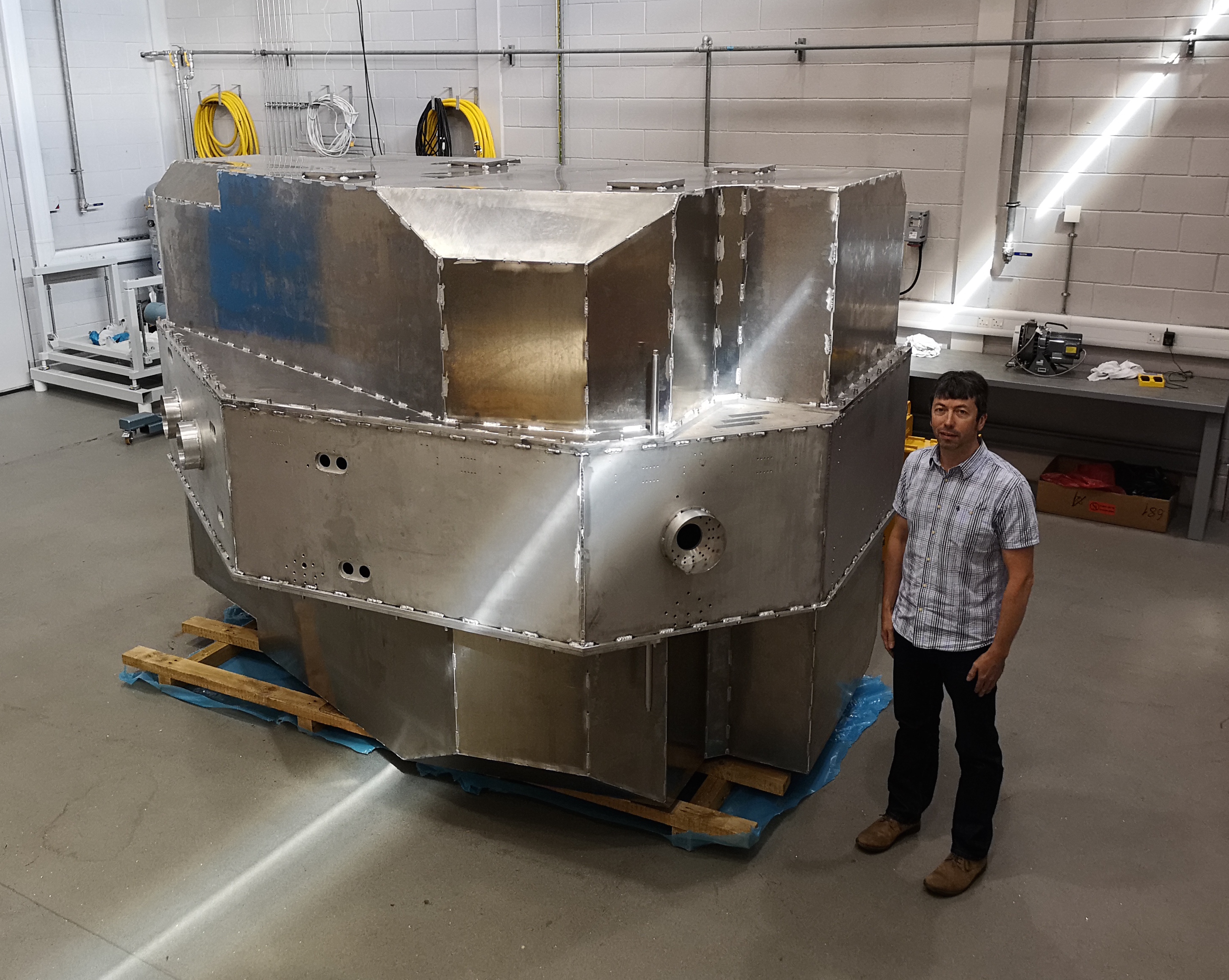 Radiation shield fills the lab – MOONS: Multi-object Optical and Near ...